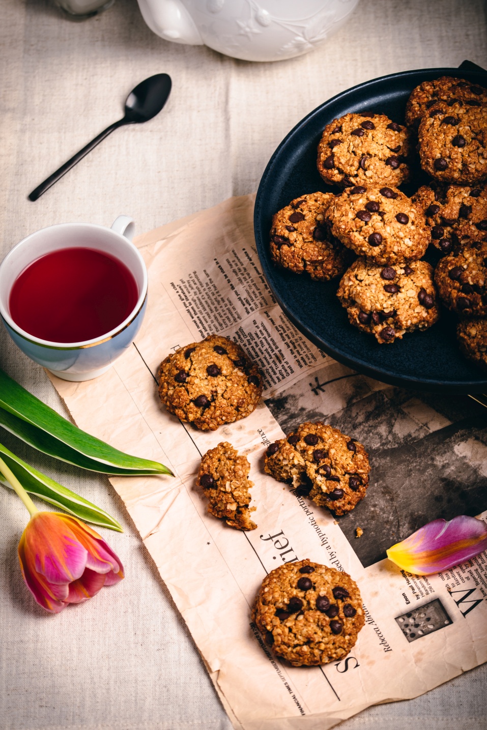 Biscuiți cu ovăz și chips-uri de ciocolată - infarfurie.ro
