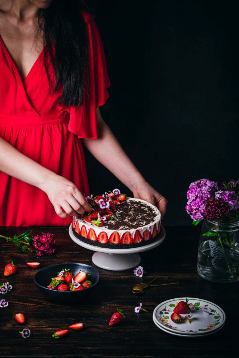 Cheesecake cu ricotta, ciocolată albă și căpșuni - infarfurie.ro
