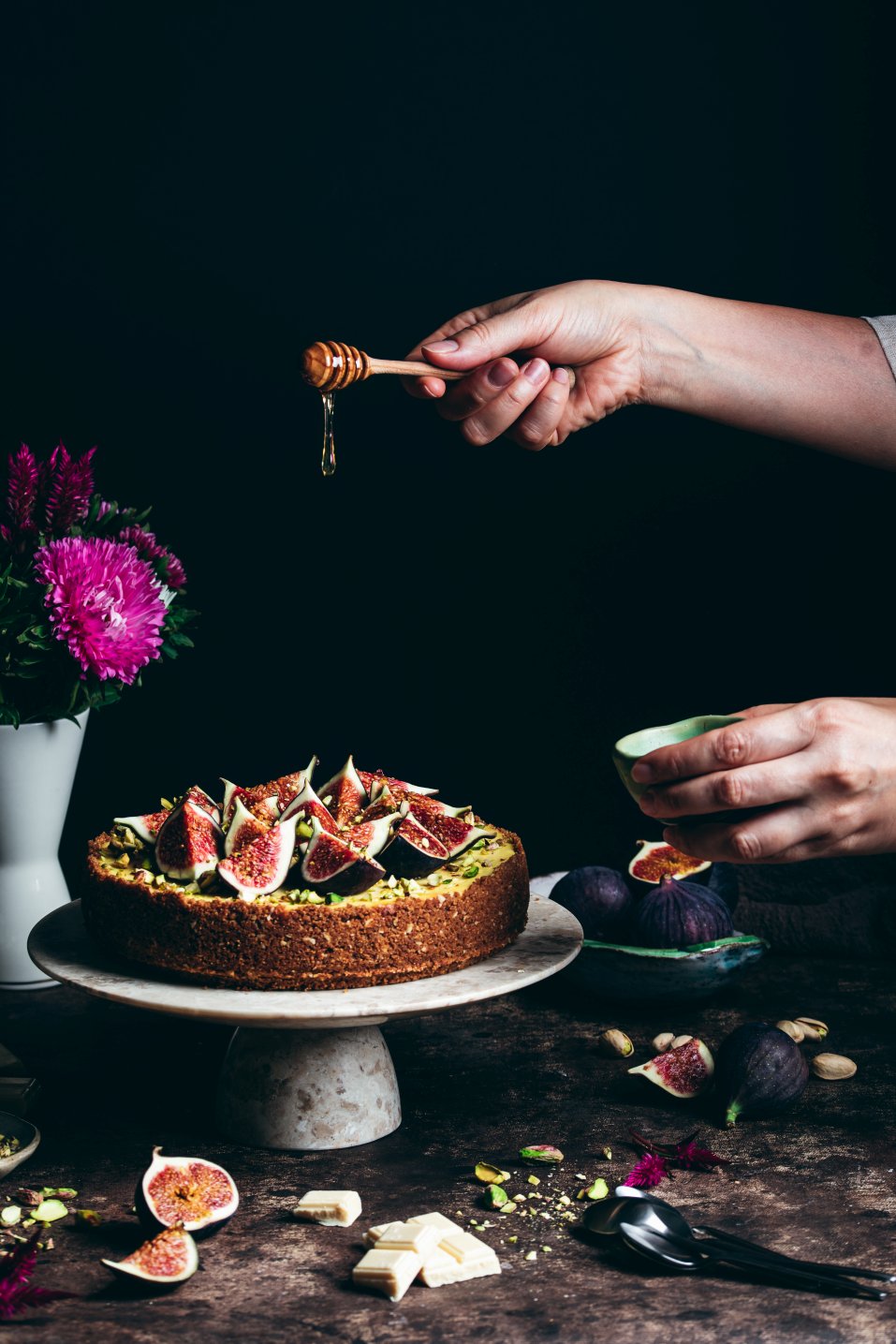 Cheesecake cu ciocolată albă, smochine și fistic