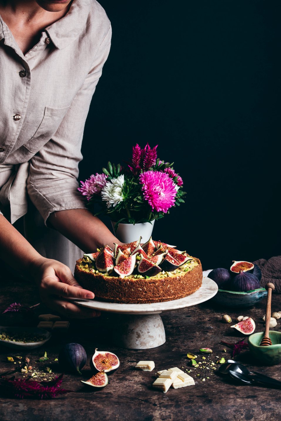 Cheesecake cu ciocolată albă, smochine și fistic