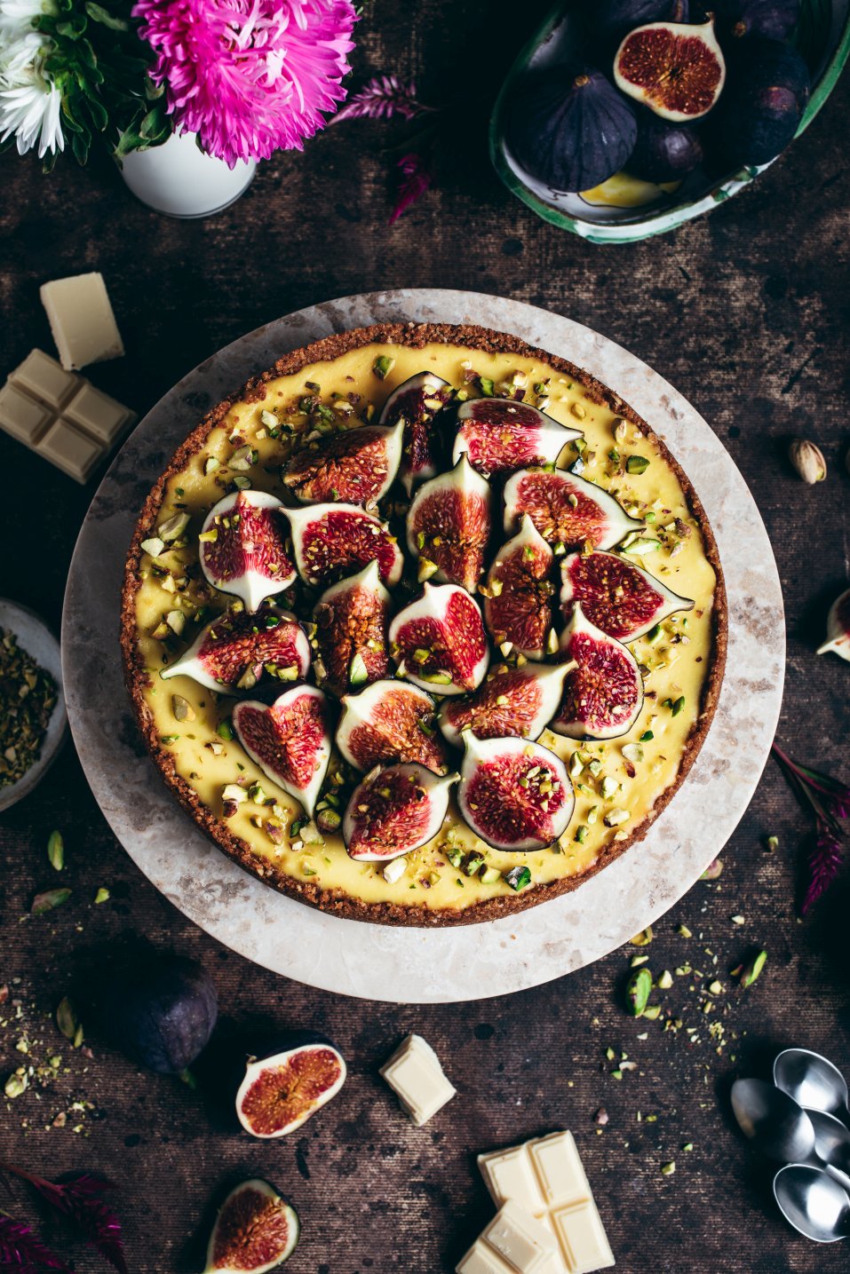 Cheesecake cu ciocolată albă, smochine și fistic