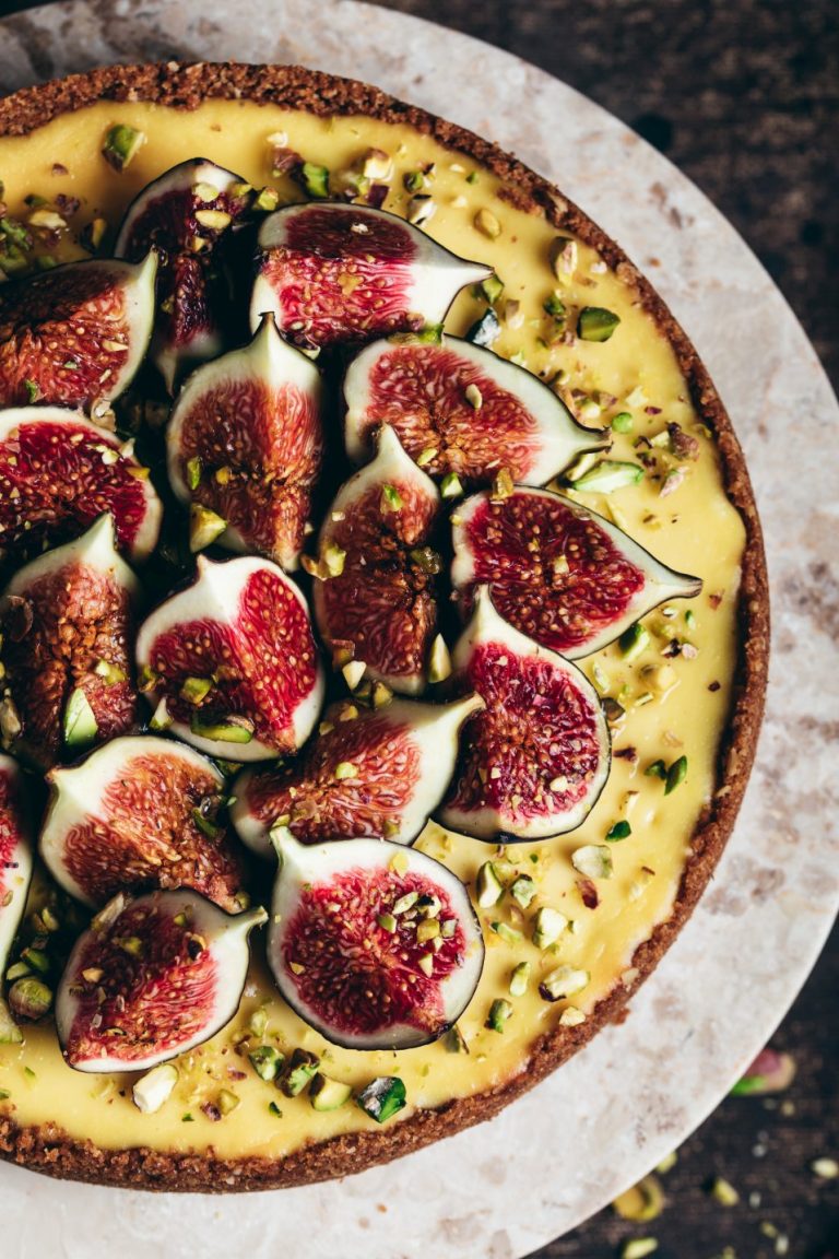 Cheesecake cu ciocolată albă, smochine și fistic