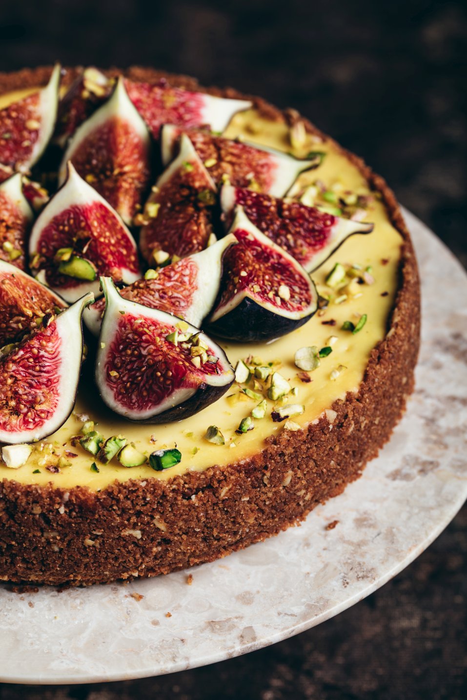 Cheesecake cu ciocolată albă, smochine și fistic